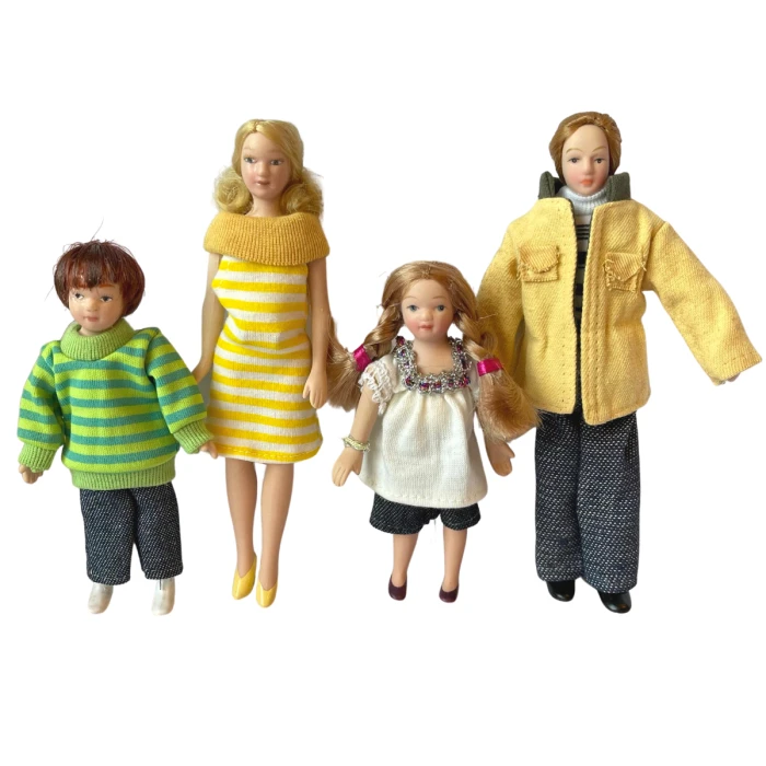 Modern Family of Four Dolls (DP001) - Dolls House Dolls & Figures ...